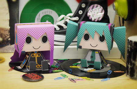 Vocaloid 2 – Megurine Luka Graphig 058 paper craft by Cospa – Neko Magic